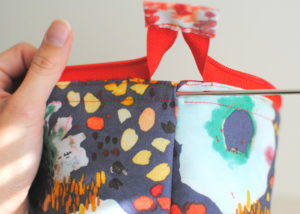 Add a Divider to Emmaline Bags' Retreat Bag {Tutorial} - Clover & Violet