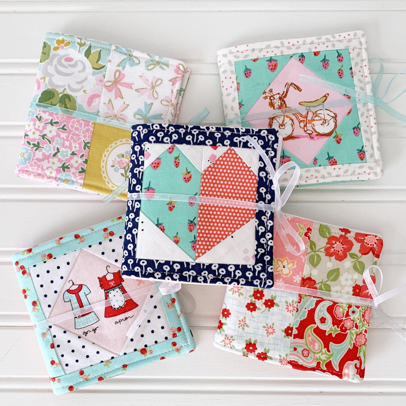 Mini Needle Book with Heart FPP - Clover & Violet